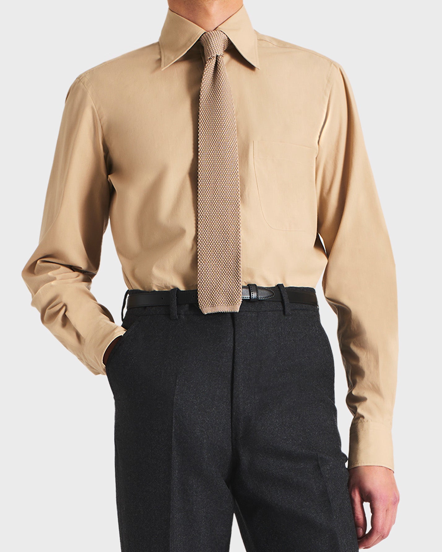 WIDE COLLAR SHIRT IN COTTON POPLIN – DARK BEIGE | Husbands Paris